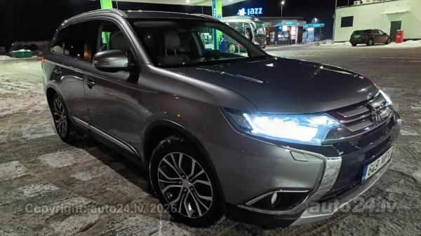 Pelēks Mitsubishi Outlander 2016 Tallina, ar dzinēja tilpumu 2.00 L un nobraukumu 242 tūkst. km par 10999 €, foto 1 vietnē AUTOMOTO.COM.LV