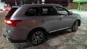 Pelēks Mitsubishi Outlander 2016 Tallina, ar dzinēja tilpumu 2.00 L un nobraukumu 242 tūkst. km par 10999 €, foto 2 vietnē AUTOMOTO.COM.LV