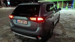 Pelēks Mitsubishi Outlander 2016 Tallina, ar dzinēja tilpumu 2.00 L un nobraukumu 242 tūkst. km par 10999 €, foto 3 vietnē AUTOMOTO.COM.LV
