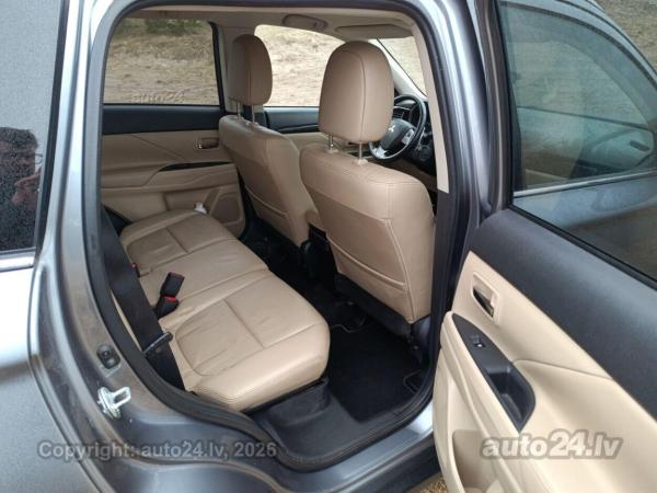 Grey Mitsubishi Outlander 2016 in Tallinn, with an engine capacity of 2.00 L and mileage of 242 thousand km for 10999 €, photo 11 on AUTOMOTO.COM.LV