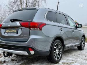 Grey Mitsubishi Outlander 2016 in Siauliai, with an engine capacity of 2.27 L and mileage of 238 thousand km for 12550 €, photo 8 on AUTOMOTO.COM.LV
