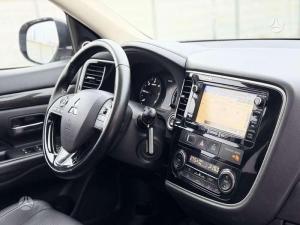 Grey Mitsubishi Outlander 2016 in Siauliai, with an engine capacity of 2.27 L and mileage of 238 thousand km for 12550 €, photo 22 on AUTOMOTO.COM.LV