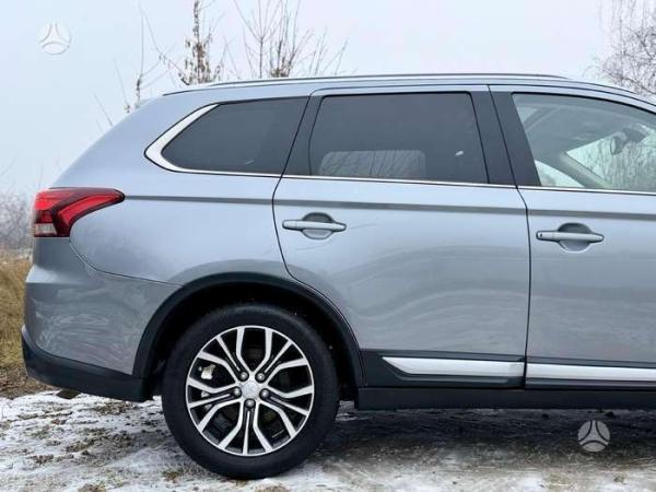 Pelēks Mitsubishi Outlander 2016 Šauļi, ar dzinēja tilpumu 2.27 L un nobraukumu 238 tūkst. km par 12550 €, foto 9 vietnē AUTOMOTO.COM.LV