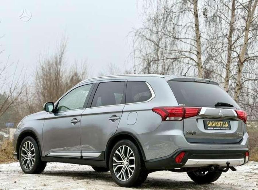 Pelēks Mitsubishi Outlander 2016 Šauļi, ar dzinēja tilpumu 2.27 L un nobraukumu 238 tūkst. km par 12550 €, foto 1 vietnē AUTOMOTO.COM.LV