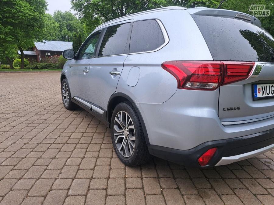 Pelēks Mitsubishi Outlander 2016 Viļņa, ar dzinēja tilpumu 2.00 L un nobraukumu 263 tūkst. km par 9800 €, foto 4 vietnē AUTOMOTO.COM.LV