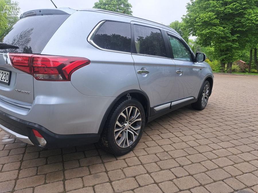 Pelēks Mitsubishi Outlander 2016 Viļņa, ar dzinēja tilpumu 2.00 L un nobraukumu 263 tūkst. km par 9800 €, foto 5 vietnē AUTOMOTO.COM.LV