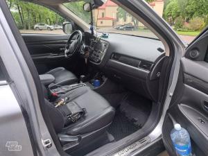 Pelēks Mitsubishi Outlander 2016 Viļņa, ar dzinēja tilpumu 2.00 L un nobraukumu 263 tūkst. km par 9800 €, foto 6 vietnē AUTOMOTO.COM.LV