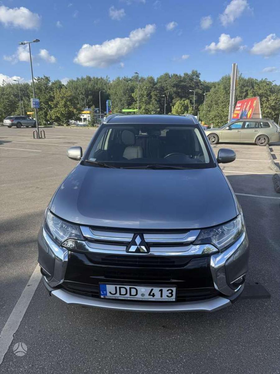 Grey Mitsubishi Outlander 2016 in Vilnius, with an engine capacity of 2.00 L and mileage of 104 thousand km for 16490 €, photo 1 on AUTOMOTO.COM.LV