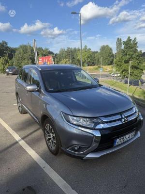 Grey Mitsubishi Outlander 2016 in Vilnius, with an engine capacity of 2.00 L and mileage of 104 thousand km for 16490 €, photo 4 on AUTOMOTO.COM.LV