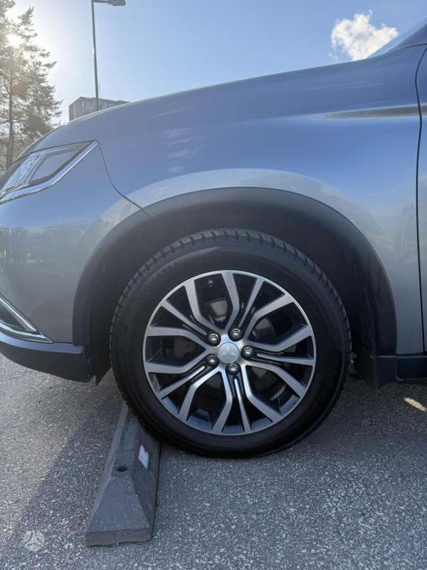 Pelēks Mitsubishi Outlander 2016 Viļņa, ar dzinēja tilpumu 2.00 L un nobraukumu 104 tūkst. km par 16490 €, foto 4 vietnē AUTOMOTO.COM.LV