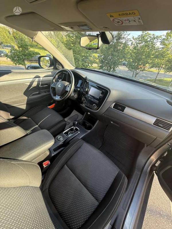Pelēks Mitsubishi Outlander 2016 Viļņa, ar dzinēja tilpumu 2.00 L un nobraukumu 104 tūkst. km par 16490 €, foto 9 vietnē AUTOMOTO.COM.LV