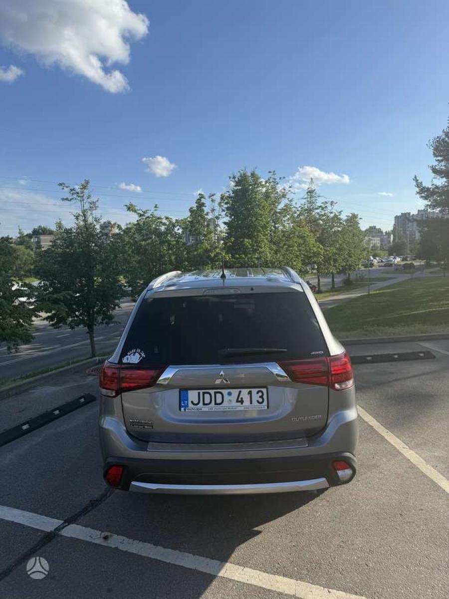 Grey Mitsubishi Outlander 2016 in Vilnius, with an engine capacity of 2.00 L and mileage of 104 thousand km for 16490 €, photo 11 on AUTOMOTO.COM.LV