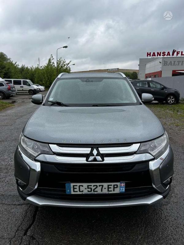 Grey Mitsubishi Outlander 2016 in Panevezys, with an engine capacity of 2.00 L and mileage of 257 thousand km for 8200 €, photo 1 on AUTOMOTO.COM.LV