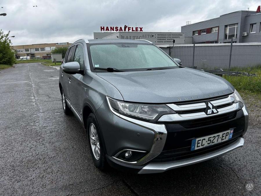 Grey Mitsubishi Outlander 2016 in Panevezys, with an engine capacity of 2.00 L and mileage of 257 thousand km for 8200 €, photo 3 on AUTOMOTO.COM.LV