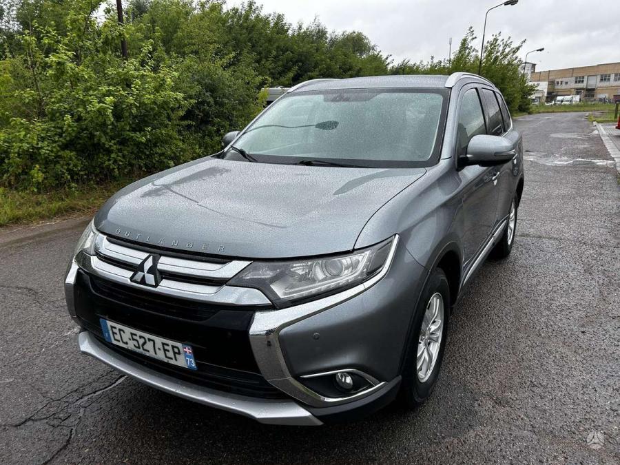 Grey Mitsubishi Outlander 2016 in Panevezys, with an engine capacity of 2.00 L and mileage of 257 thousand km for 8200 €, photo 4 on AUTOMOTO.COM.LV