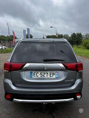 Grey Mitsubishi Outlander 2016 in Panevezys, with an engine capacity of 2.00 L and mileage of 257 thousand km for 8200 €, photo 6 on AUTOMOTO.COM.LV
