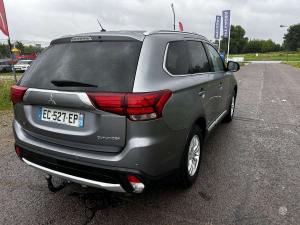Grey Mitsubishi Outlander 2016 in Panevezys, with an engine capacity of 2.00 L and mileage of 257 thousand km for 8200 €, photo 7 on AUTOMOTO.COM.LV