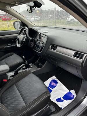 Grey Mitsubishi Outlander 2016 in Panevezys, with an engine capacity of 2.00 L and mileage of 257 thousand km for 8200 €, photo 8 on AUTOMOTO.COM.LV