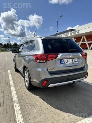 Grey Mitsubishi Outlander 2016 in Rezekne, with an engine capacity of 2.30 L and mileage of 176 thousand km for 12000 €, photo 4 on AUTOMOTO.COM.LV