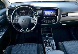Grey Mitsubishi Outlander 2016 in Utena, with an engine capacity of 2.27 L and mileage of 141 thousand km for 13150 €, photo 8 on AUTOMOTO.COM.LV