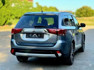 Grey Mitsubishi Outlander 2016 in Utena, with an engine capacity of 2.27 L and mileage of 141 thousand km for 13150 €, photo 9 on AUTOMOTO.COM.LV