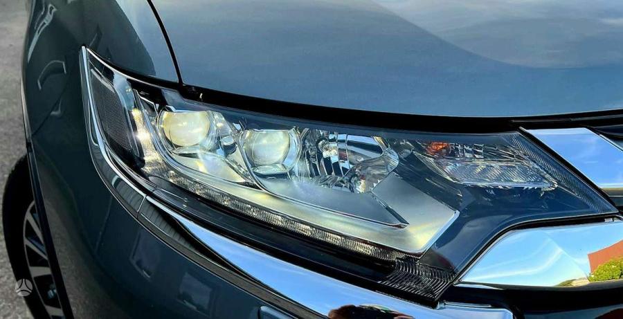 Grey Mitsubishi Outlander 2016 in Utena, with an engine capacity of 2.27 L and mileage of 141 thousand km for 13150 €, photo 25 on AUTOMOTO.COM.LV