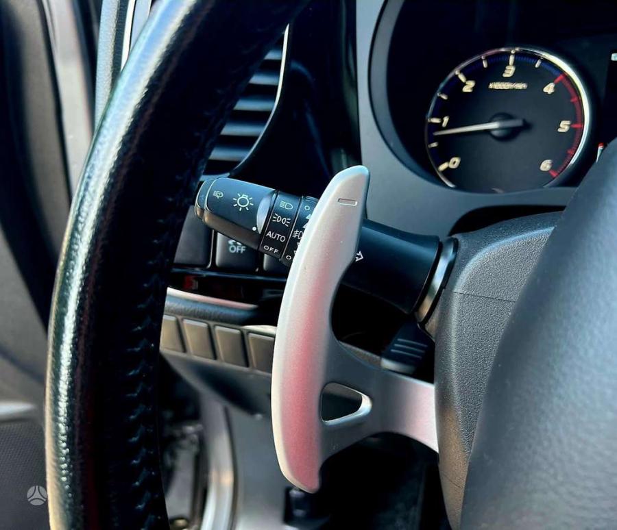 Grey Mitsubishi Outlander 2016 in Utena, with an engine capacity of 2.27 L and mileage of 141 thousand km for 13150 €, photo 27 on AUTOMOTO.COM.LV