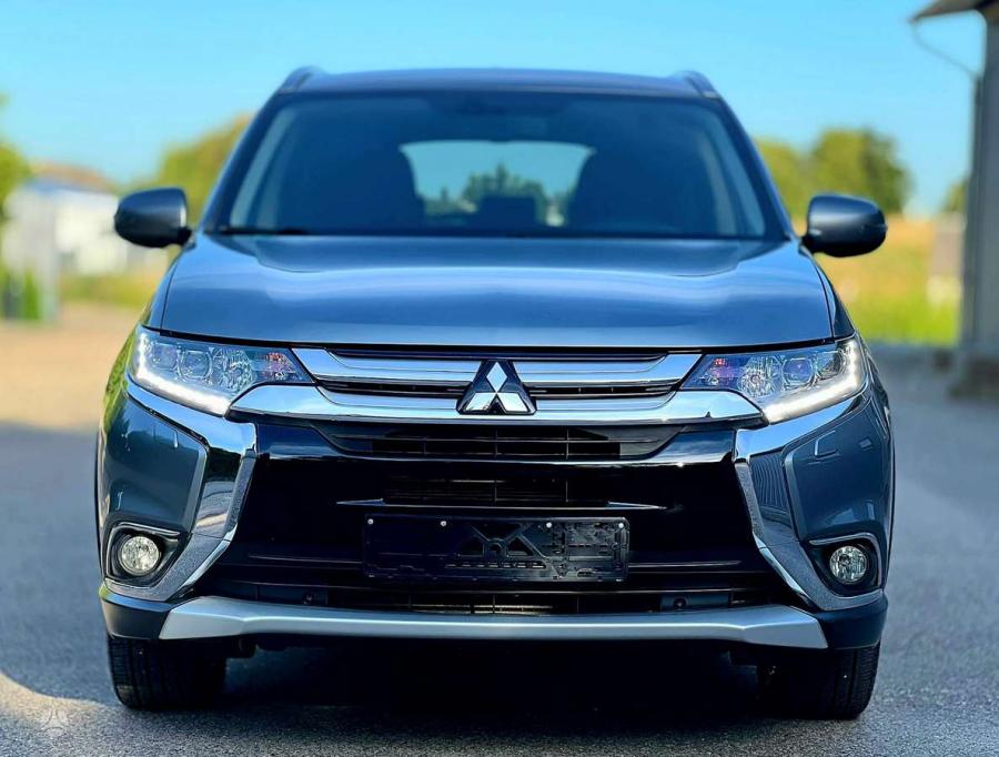 Grey Mitsubishi Outlander 2016 in Utena, with an engine capacity of 2.27 L and mileage of 141 thousand km for 13150 €, photo 45 on AUTOMOTO.COM.LV