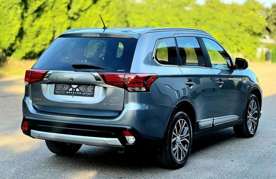 Grey Mitsubishi Outlander 2016 in Utena, with an engine capacity of 2.27 L and mileage of 141 thousand km for 13150 €, photo 55 on AUTOMOTO.COM.LV