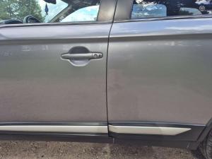 Pelēks Mitsubishi Outlander 2016 Viļņa, ar dzinēja tilpumu 2.00 L un nobraukumu 201 tūkst. km par 14000 €, foto 4 vietnē AUTOMOTO.COM.LV
