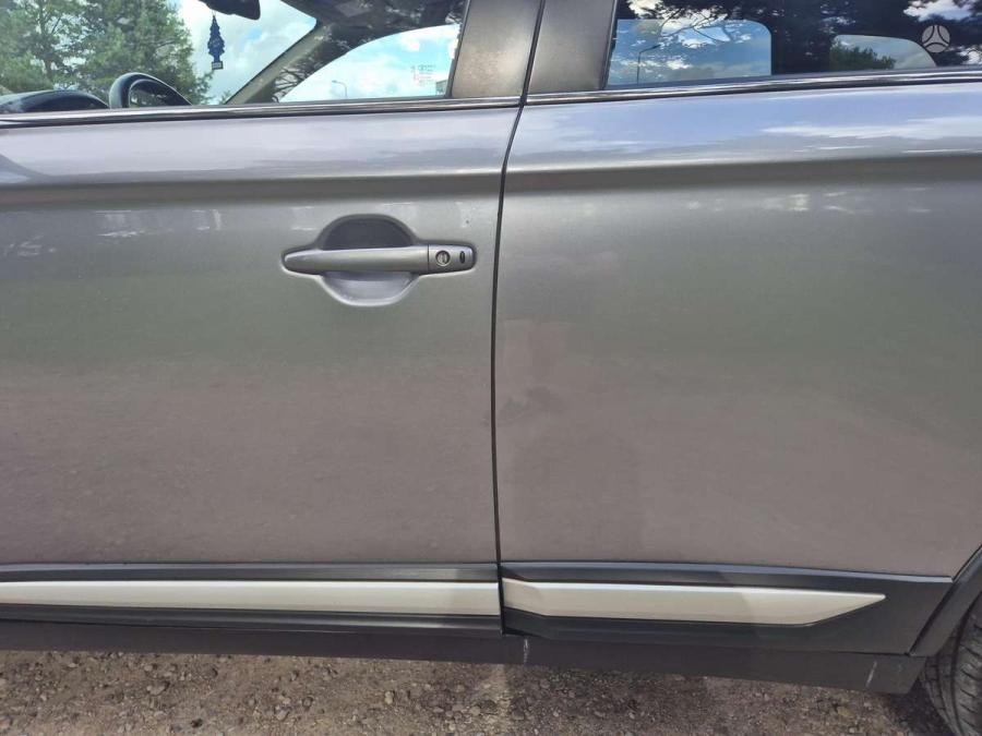 Pelēks Mitsubishi Outlander 2016 Viļņa, ar dzinēja tilpumu 2.00 L un nobraukumu 201 tūkst. km par 14000 €, foto 4 vietnē AUTOMOTO.COM.LV
