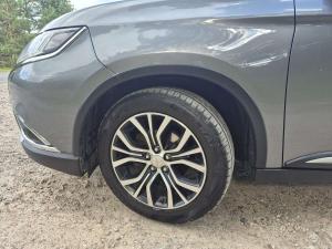 Pelēks Mitsubishi Outlander 2016 Viļņa, ar dzinēja tilpumu 2.00 L un nobraukumu 201 tūkst. km par 14000 €, foto 5 vietnē AUTOMOTO.COM.LV