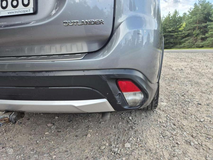 Pelēks Mitsubishi Outlander 2016 Viļņa, ar dzinēja tilpumu 2.00 L un nobraukumu 201 tūkst. km par 14000 €, foto 14 vietnē AUTOMOTO.COM.LV