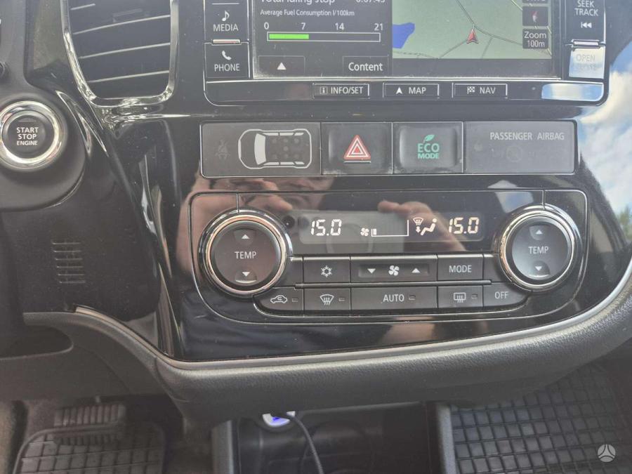 Pelēks Mitsubishi Outlander 2016 Viļņa, ar dzinēja tilpumu 2.00 L un nobraukumu 201 tūkst. km par 14000 €, foto 28 vietnē AUTOMOTO.COM.LV
