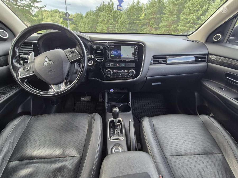 Pelēks Mitsubishi Outlander 2016 Viļņa, ar dzinēja tilpumu 2.00 L un nobraukumu 201 tūkst. km par 14000 €, foto 32 vietnē AUTOMOTO.COM.LV