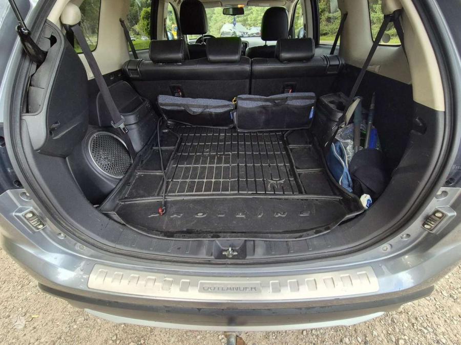 Pelēks Mitsubishi Outlander 2016 Viļņa, ar dzinēja tilpumu 2.00 L un nobraukumu 201 tūkst. km par 14000 €, foto 33 vietnē AUTOMOTO.COM.LV