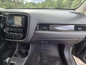 Pelēks Mitsubishi Outlander 2016 Viļņa, ar dzinēja tilpumu 2.00 L un nobraukumu 201 tūkst. km par 14000 €, foto 36 vietnē AUTOMOTO.COM.LV