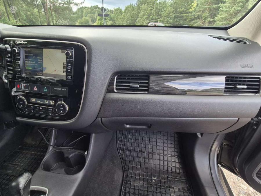Pelēks Mitsubishi Outlander 2016 Viļņa, ar dzinēja tilpumu 2.00 L un nobraukumu 201 tūkst. km par 14000 €, foto 36 vietnē AUTOMOTO.COM.LV