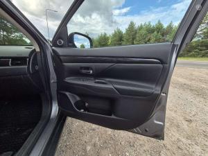Pelēks Mitsubishi Outlander 2016 Viļņa, ar dzinēja tilpumu 2.00 L un nobraukumu 201 tūkst. km par 14000 €, foto 37 vietnē AUTOMOTO.COM.LV