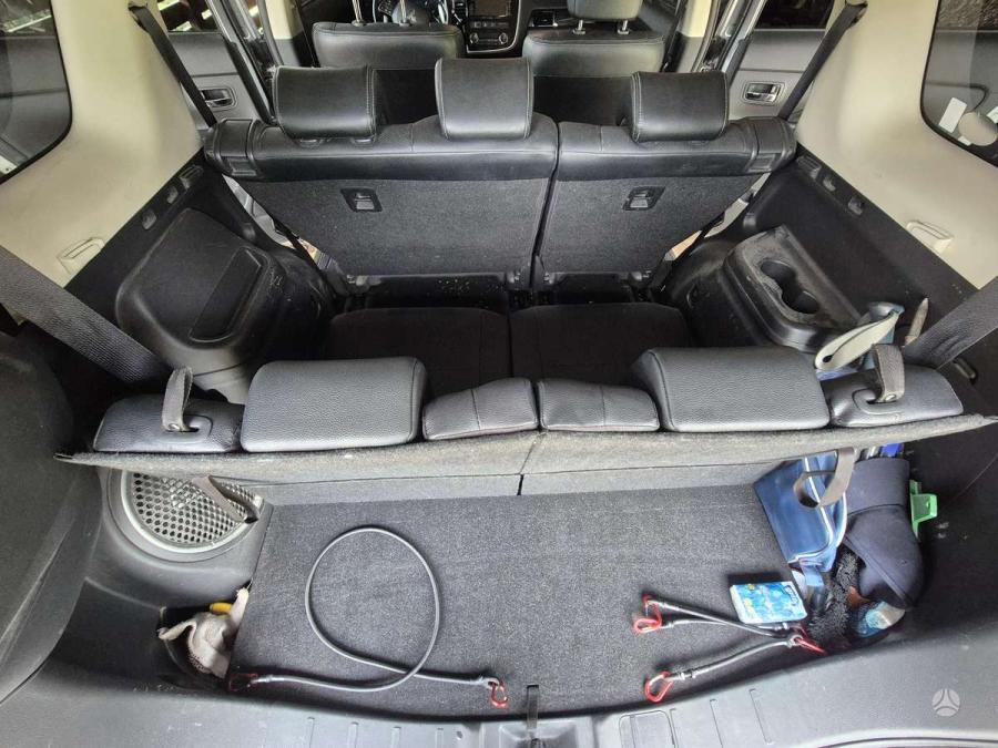 Pelēks Mitsubishi Outlander 2016 Viļņa, ar dzinēja tilpumu 2.00 L un nobraukumu 201 tūkst. km par 14000 €, foto 42 vietnē AUTOMOTO.COM.LV