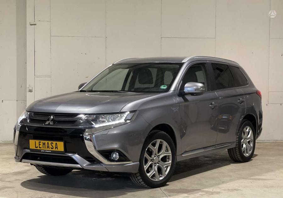 Grey Mitsubishi Outlander 2016 in Klaipeda, with an engine capacity of 2.00 L and mileage of 182 thousand km for 13999 €, photo 1 on AUTOMOTO.COM.LV