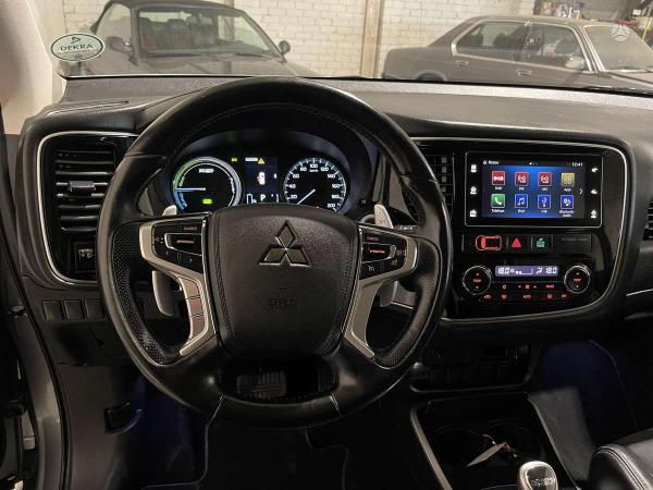 Grey Mitsubishi Outlander 2016 in Klaipeda, with an engine capacity of 2.00 L and mileage of 182 thousand km for 13999 €, photo 2 on AUTOMOTO.COM.LV
