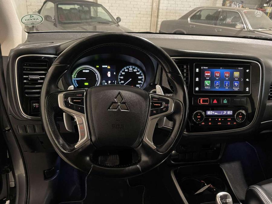 Grey Mitsubishi Outlander 2016 in Klaipeda, with an engine capacity of 2.00 L and mileage of 182 thousand km for 13999 €, photo 3 on AUTOMOTO.COM.LV