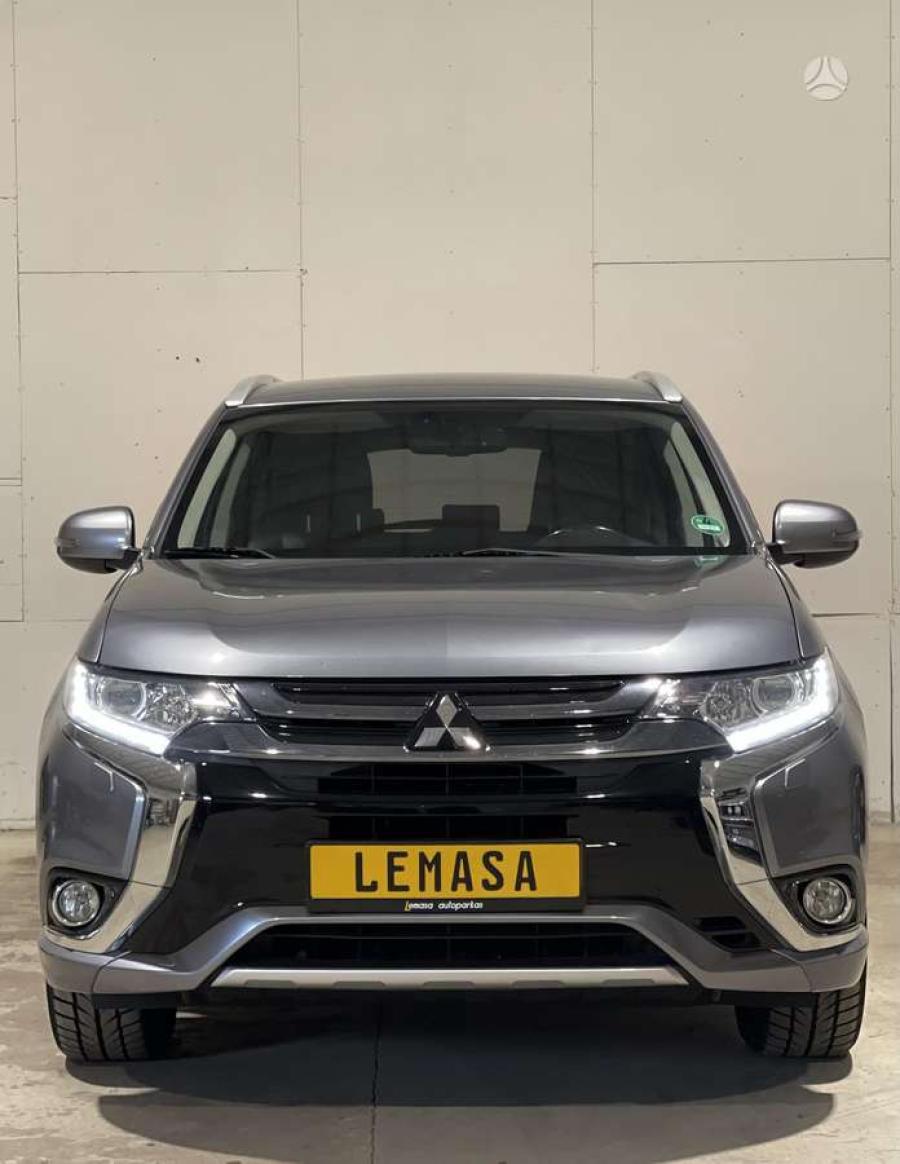 Grey Mitsubishi Outlander 2016 in Klaipeda, with an engine capacity of 2.00 L and mileage of 182 thousand km for 13999 €, photo 6 on AUTOMOTO.COM.LV