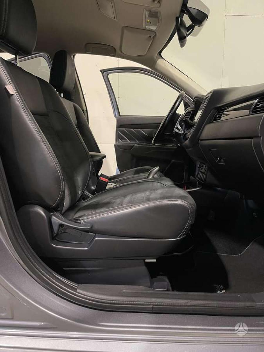 Grey Mitsubishi Outlander 2016 in Klaipeda, with an engine capacity of 2.00 L and mileage of 182 thousand km for 13999 €, photo 7 on AUTOMOTO.COM.LV