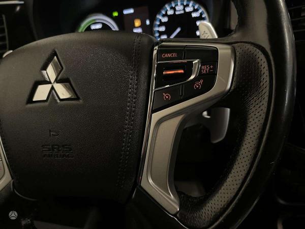 Grey Mitsubishi Outlander 2016 in Klaipeda, with an engine capacity of 2.00 L and mileage of 182 thousand km for 13999 €, photo 8 on AUTOMOTO.COM.LV