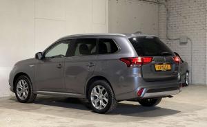Grey Mitsubishi Outlander 2016 in Klaipeda, with an engine capacity of 2.00 L and mileage of 182 thousand km for 13999 €, photo 11 on AUTOMOTO.COM.LV
