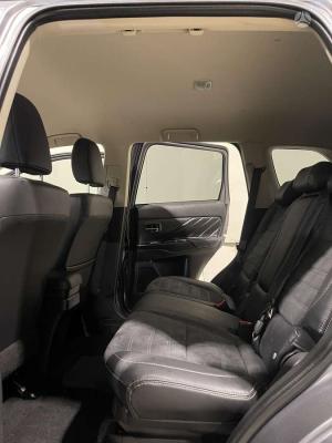 Grey Mitsubishi Outlander 2016 in Klaipeda, with an engine capacity of 2.00 L and mileage of 182 thousand km for 13999 €, photo 12 on AUTOMOTO.COM.LV