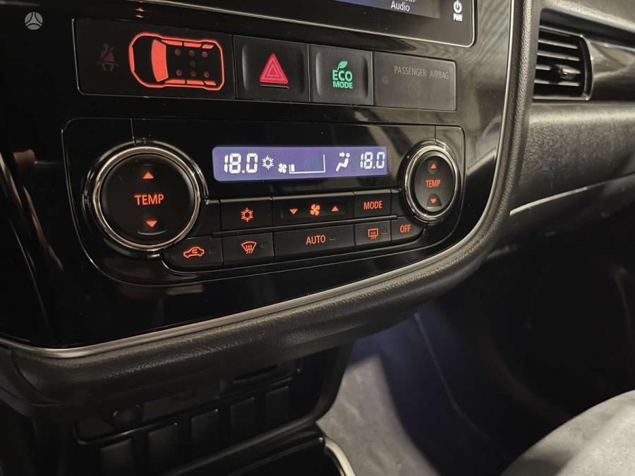 Grey Mitsubishi Outlander 2016 in Klaipeda, with an engine capacity of 2.00 L and mileage of 182 thousand km for 13999 €, photo 13 on AUTOMOTO.COM.LV