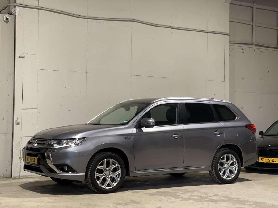 Grey Mitsubishi Outlander 2016 in Klaipeda, with an engine capacity of 2.00 L and mileage of 182 thousand km for 13999 €, photo 16 on AUTOMOTO.COM.LV